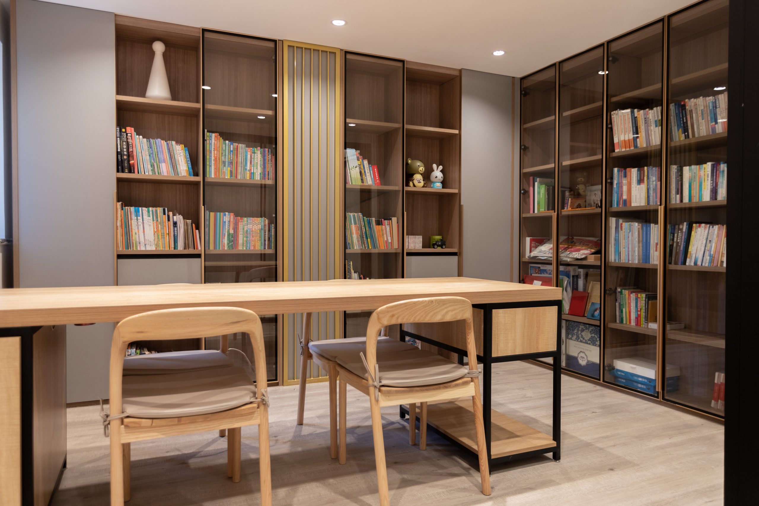 —Pngtree—interior design decoration study desk_1511518 – Remnant University
